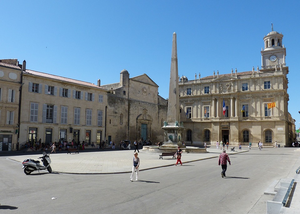 Visite Arles - Les 5 sites incontournables à voir avec les Guides France